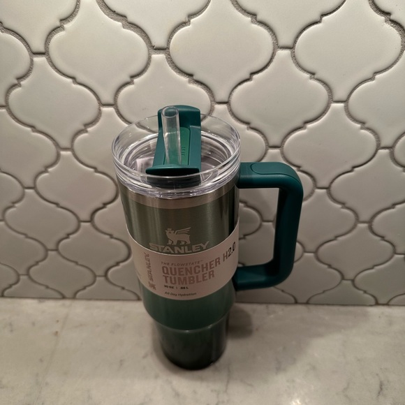 Stanley | Kitchen | New Stanley Quencher H2 Tumbler 30oz Pine Gradient ...